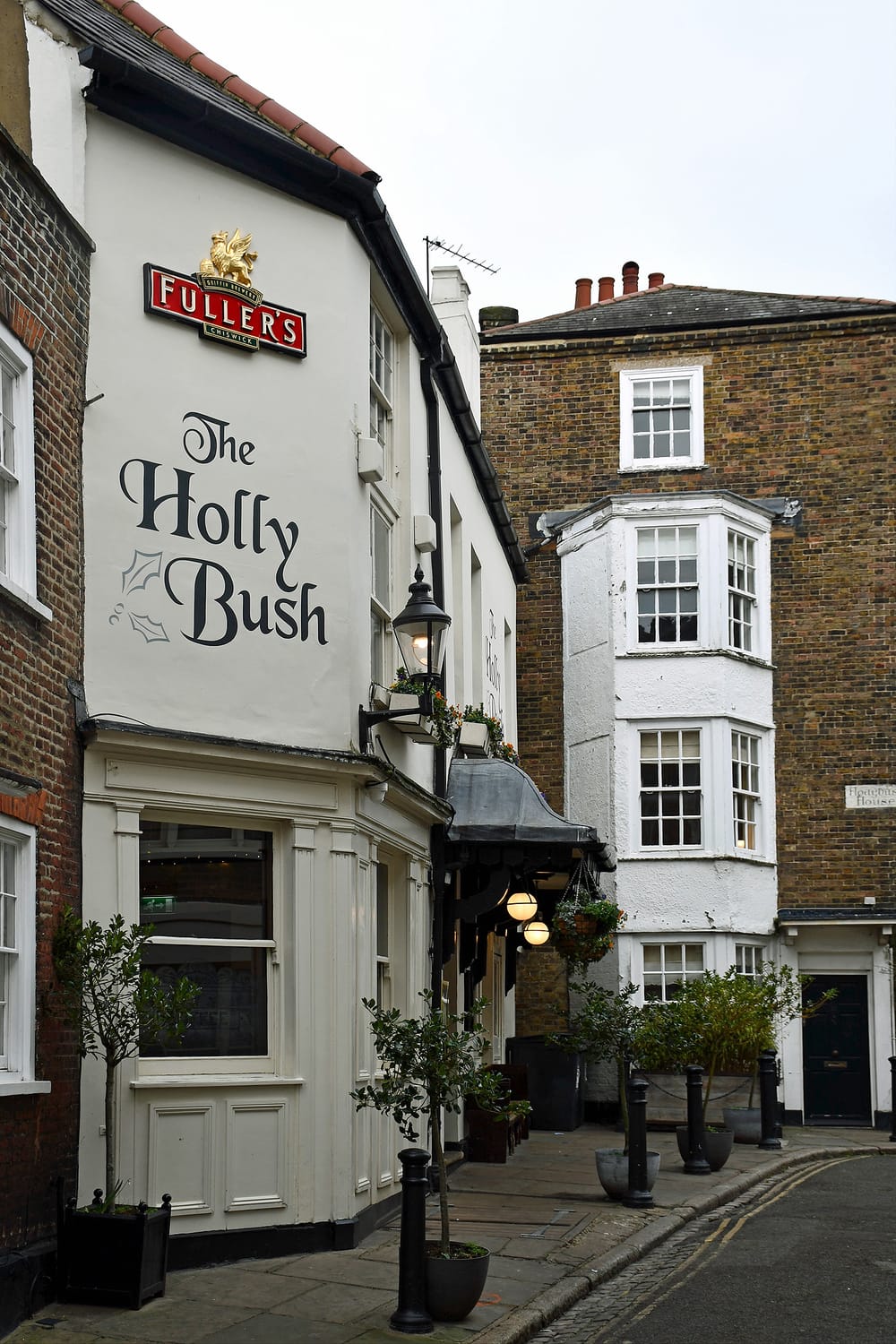 Discover The Holly Bush: iconic Hampstead Pub with top-notch food