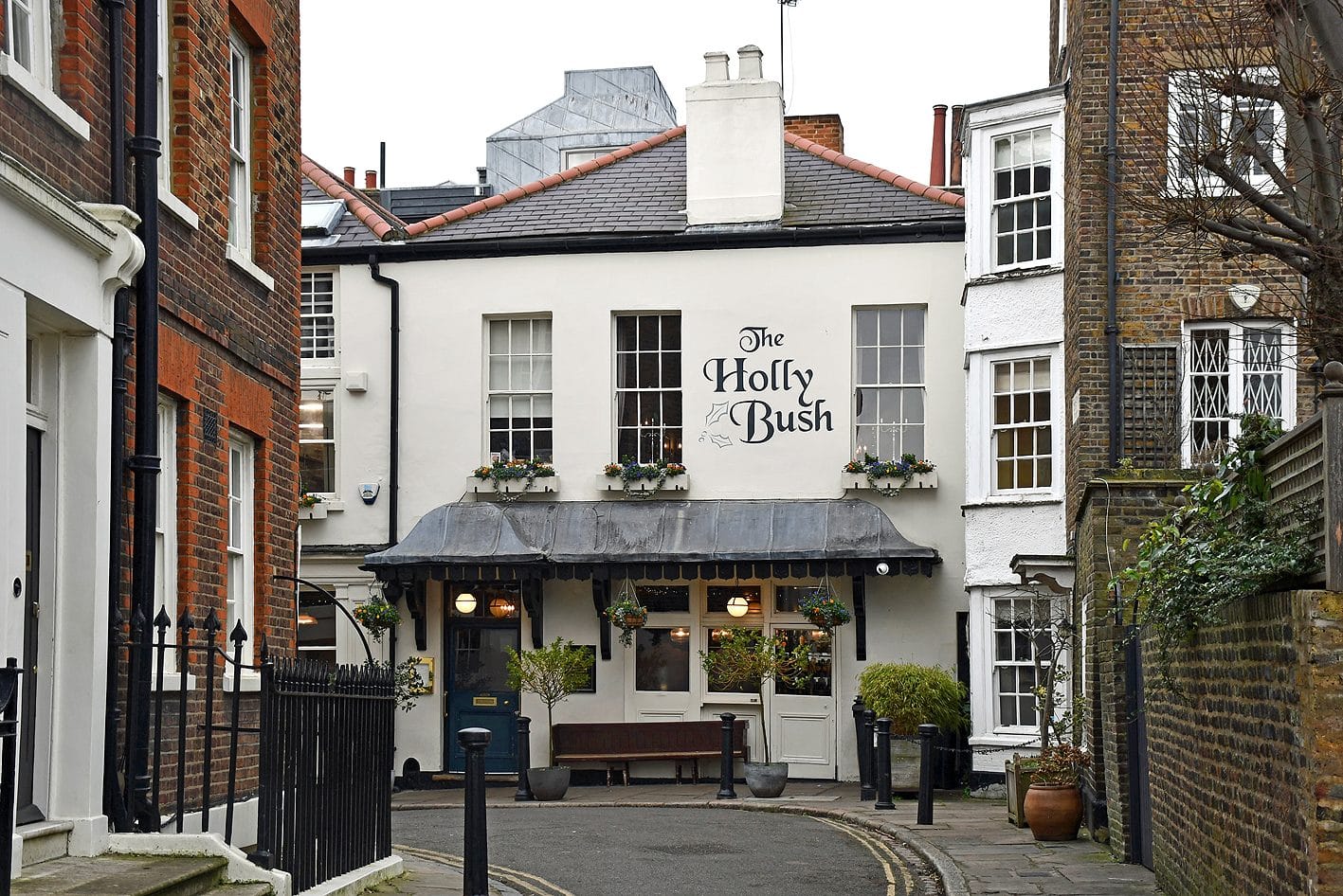 Discover The Holly Bush: iconic Hampstead Pub with top-notch food